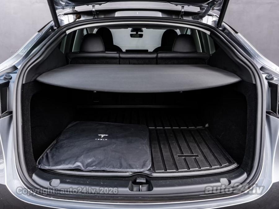 Pelēks Tesla Model Y 2023 Tallina, ar dzinēja tilpumu 0.00 L un nobraukumu 26 tūkst. km par 41990 €, foto 16 vietnē AUTOMOTO.COM.LV