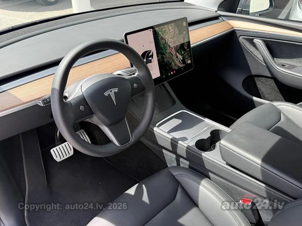 Grey Tesla Model Y 2023 in Tartu, with an engine capacity of 0.00 L and mileage of 48 thousand km for 40500 €, photo 7 on AUTOMOTO.COM.LV