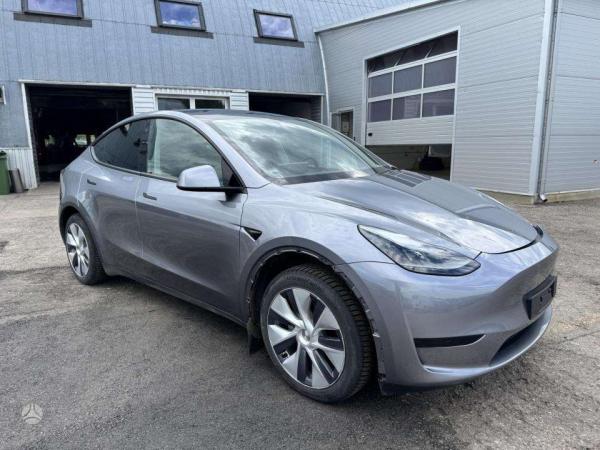 Pelēks Tesla Model Y 2023 Radviliškis, ar dzinēja tilpumu 0.00 L un nobraukumu 27 tūkst. km par 19650 €, foto 1 vietnē AUTOMOTO.COM.LV