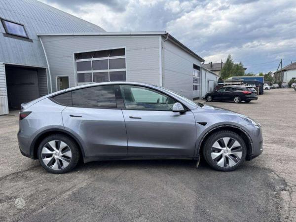 Pelēks Tesla Model Y 2023 Radviliškis, ar dzinēja tilpumu 0.00 L un nobraukumu 27 tūkst. km par 19650 €, foto 4 vietnē AUTOMOTO.COM.LV