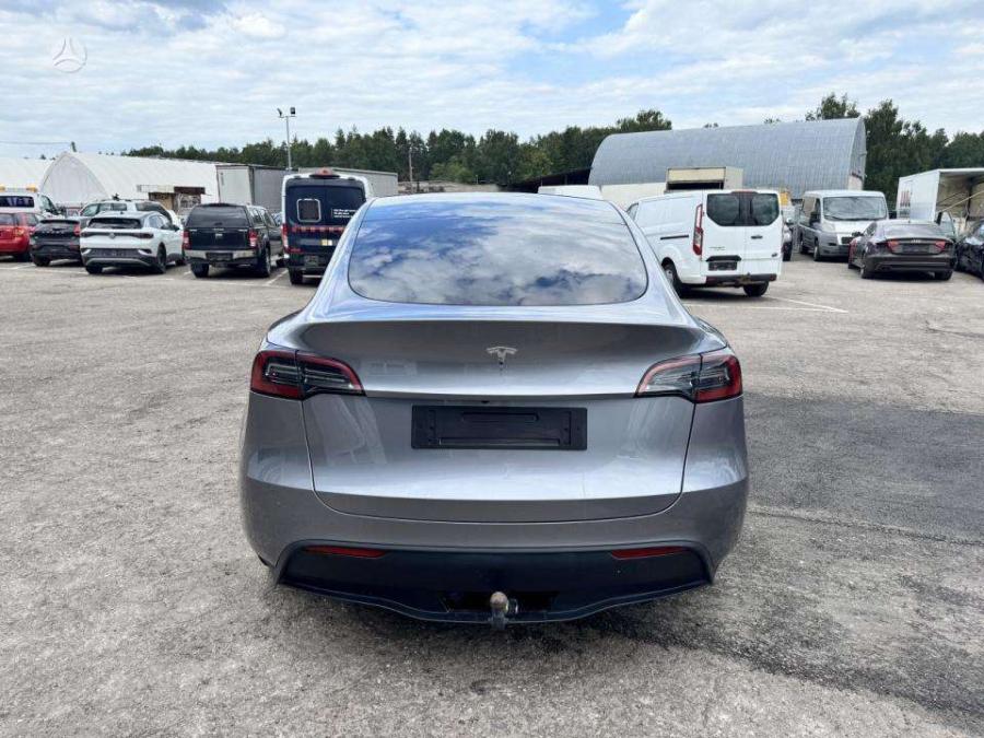 Grey Tesla Model Y 2023 in Radviliskis, with an engine capacity of 0.00 L and mileage of 27 thousand km for 19650 €, photo 7 on AUTOMOTO.COM.LV