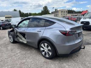 Grey Tesla Model Y 2023 in Radviliskis, with an engine capacity of 0.00 L and mileage of 27 thousand km for 19650 €, photo 8 on AUTOMOTO.COM.LV