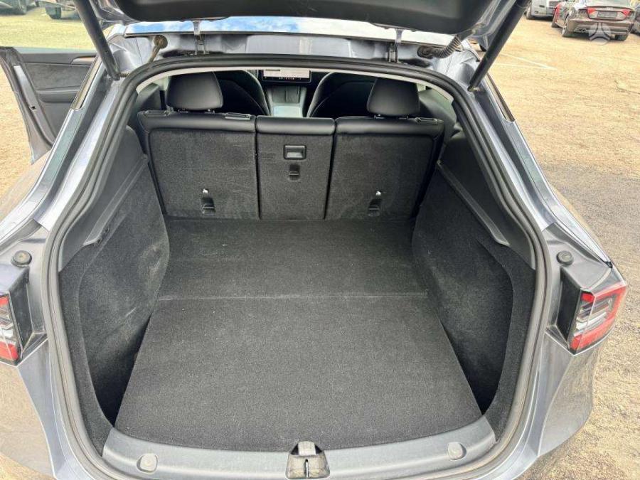 Grey Tesla Model Y 2023 in Radviliskis, with an engine capacity of 0.00 L and mileage of 27 thousand km for 19650 €, photo 15 on AUTOMOTO.COM.LV