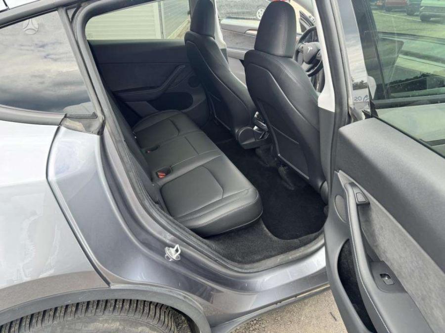 Grey Tesla Model Y 2023 in Radviliskis, with an engine capacity of 0.00 L and mileage of 27 thousand km for 19650 €, photo 18 on AUTOMOTO.COM.LV
