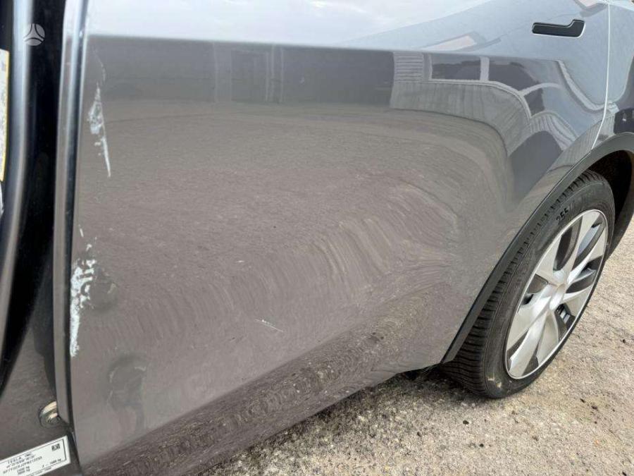 Grey Tesla Model Y 2023 in Radviliskis, with an engine capacity of 0.00 L and mileage of 27 thousand km for 19650 €, photo 32 on AUTOMOTO.COM.LV