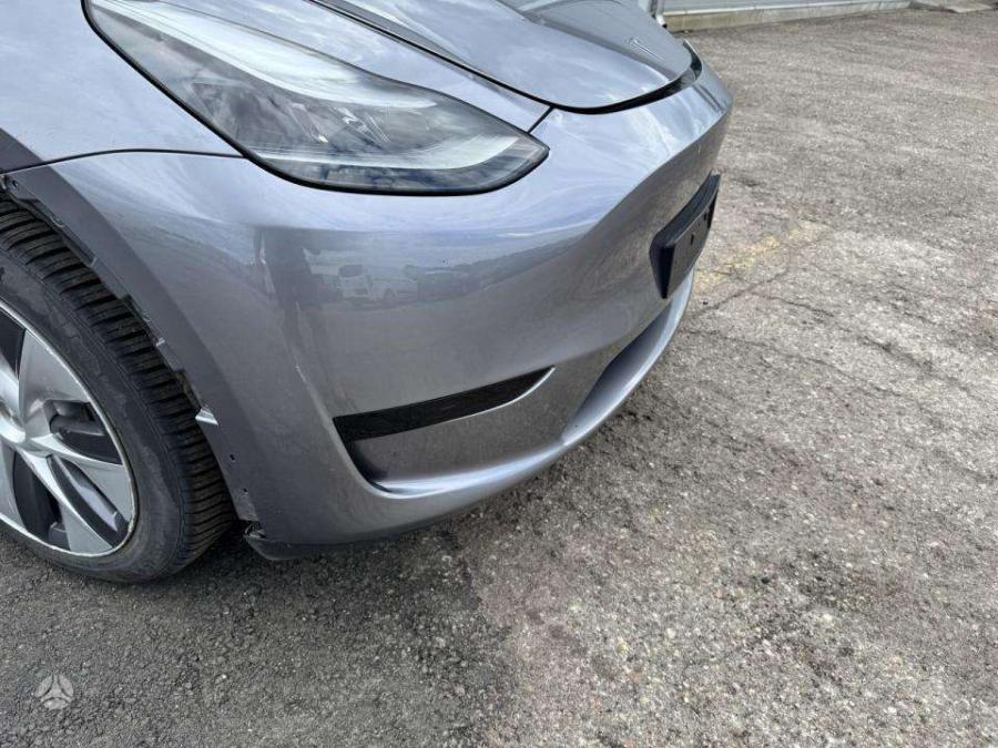 Grey Tesla Model Y 2023 in Radviliskis, with an engine capacity of 0.00 L and mileage of 27 thousand km for 19650 €, photo 34 on AUTOMOTO.COM.LV