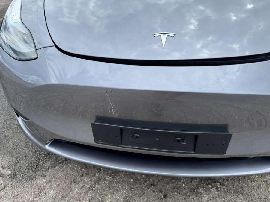 Grey Tesla Model Y 2023 in Radviliskis, with an engine capacity of 0.00 L and mileage of 27 thousand km for 19650 €, photo 35 on AUTOMOTO.COM.LV