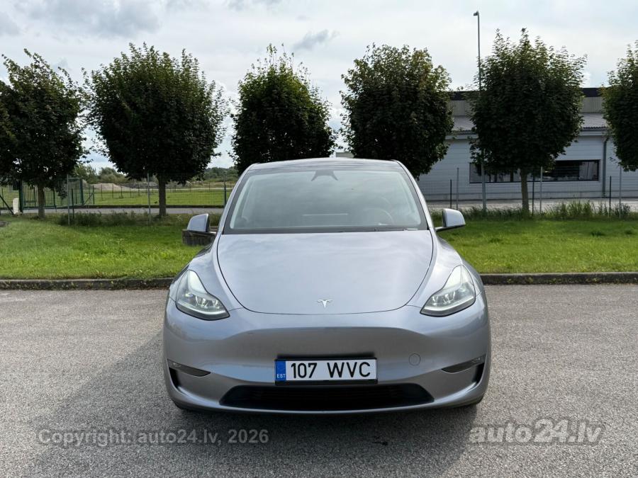 Grey Tesla Model Y 2023 in Tartu, with an engine capacity of 0.00 L and mileage of 22 thousand km for 40300 €, photo 4 on AUTOMOTO.COM.LV