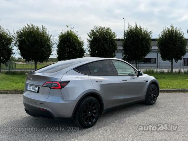 Grey Tesla Model Y 2023 in Tartu, with an engine capacity of 0.00 L and mileage of 22 thousand km for 40300 €, photo 5 on AUTOMOTO.COM.LV