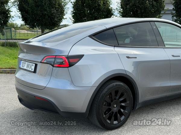 Grey Tesla Model Y 2023 in Tartu, with an engine capacity of 0.00 L and mileage of 22 thousand km for 40300 €, photo 6 on AUTOMOTO.COM.LV