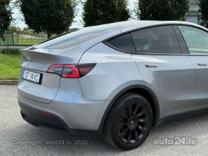 Grey Tesla Model Y 2023 in Tartu, with an engine capacity of 0.00 L and mileage of 22 thousand km for 40300 €, photo 7 on AUTOMOTO.COM.LV