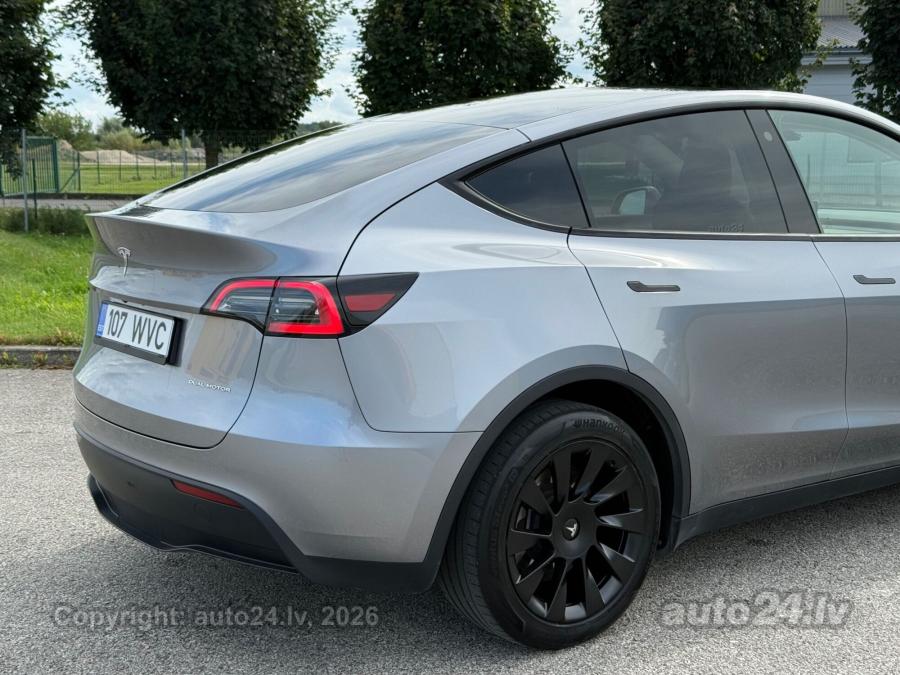 Grey Tesla Model Y 2023 in Tartu, with an engine capacity of 0.00 L and mileage of 22 thousand km for 40300 €, photo 7 on AUTOMOTO.COM.LV