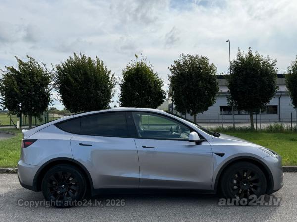 Grey Tesla Model Y 2023 in Tartu, with an engine capacity of 0.00 L and mileage of 22 thousand km for 40300 €, photo 9 on AUTOMOTO.COM.LV