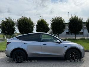 Grey Tesla Model Y 2023 in Tartu, with an engine capacity of 0.00 L and mileage of 22 thousand km for 40300 €, photo 10 on AUTOMOTO.COM.LV