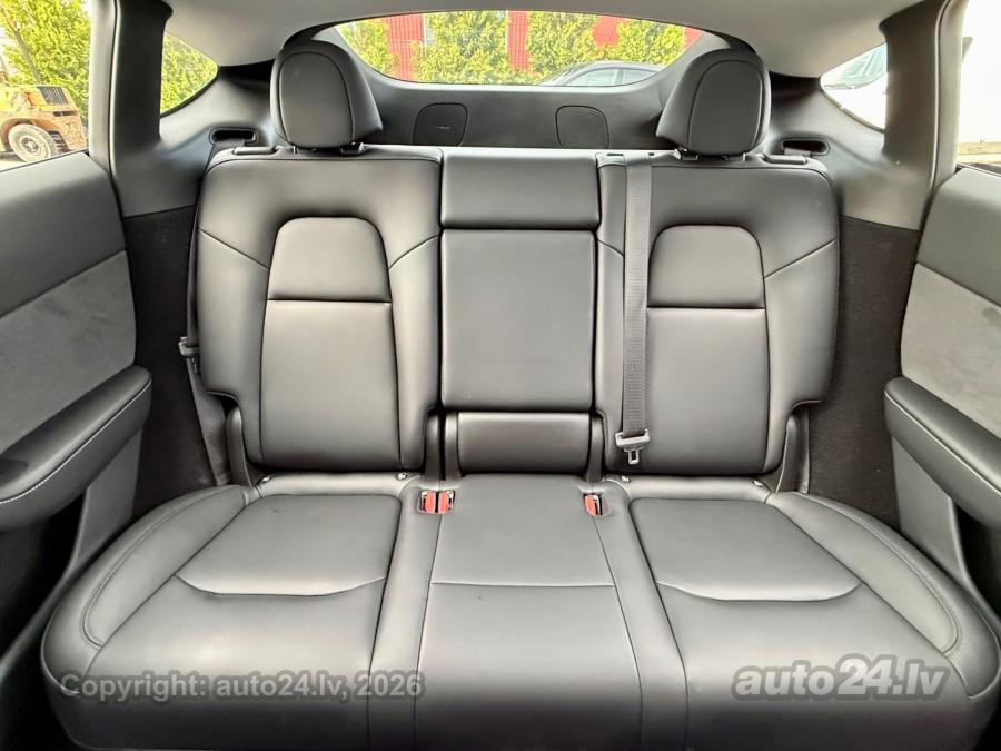 Grey Tesla Model Y 2023 in Tartu, with an engine capacity of 0.00 L and mileage of 22 thousand km for 40300 €, photo 18 on AUTOMOTO.COM.LV