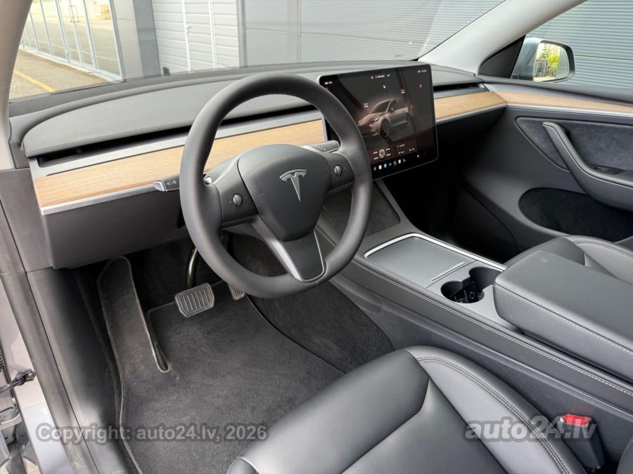 Grey Tesla Model Y 2023 in Tartu, with an engine capacity of 0.00 L and mileage of 22 thousand km for 40300 €, photo 19 on AUTOMOTO.COM.LV