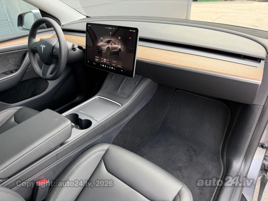Grey Tesla Model Y 2023 in Tartu, with an engine capacity of 0.00 L and mileage of 22 thousand km for 40300 €, photo 21 on AUTOMOTO.COM.LV