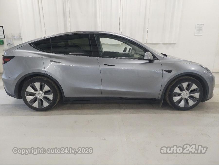 Grey Tesla Model Y 2023 in Tallinn, with an engine capacity of 0.00 L and mileage of 52 thousand km for 39990 €, photo 6 on AUTOMOTO.COM.LV