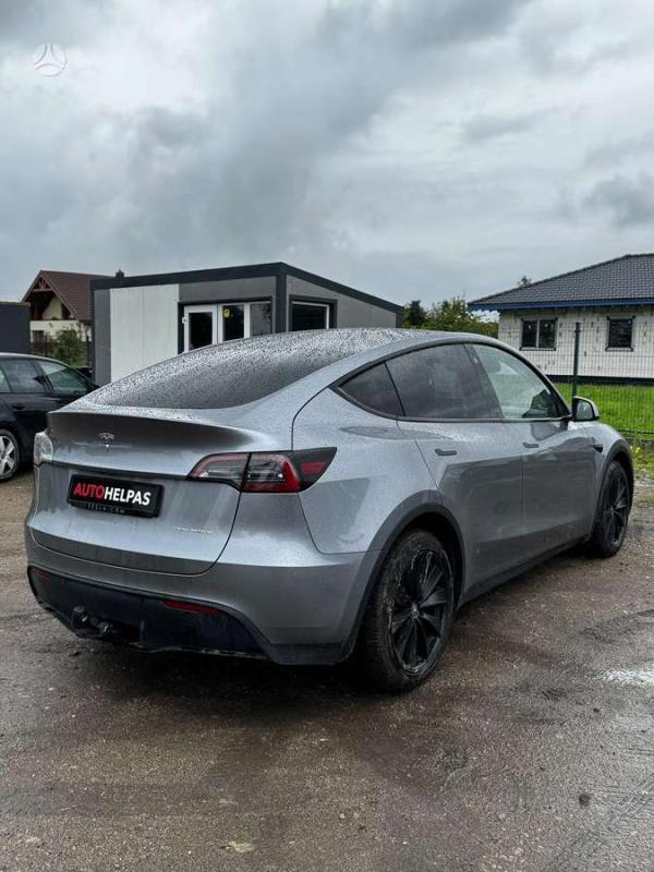 Grey Tesla Model Y 2024 in Klaipeda, with an engine capacity of 0.00 L and mileage of 21 thousand km for 37500 €, photo 4 on AUTOMOTO.COM.LV