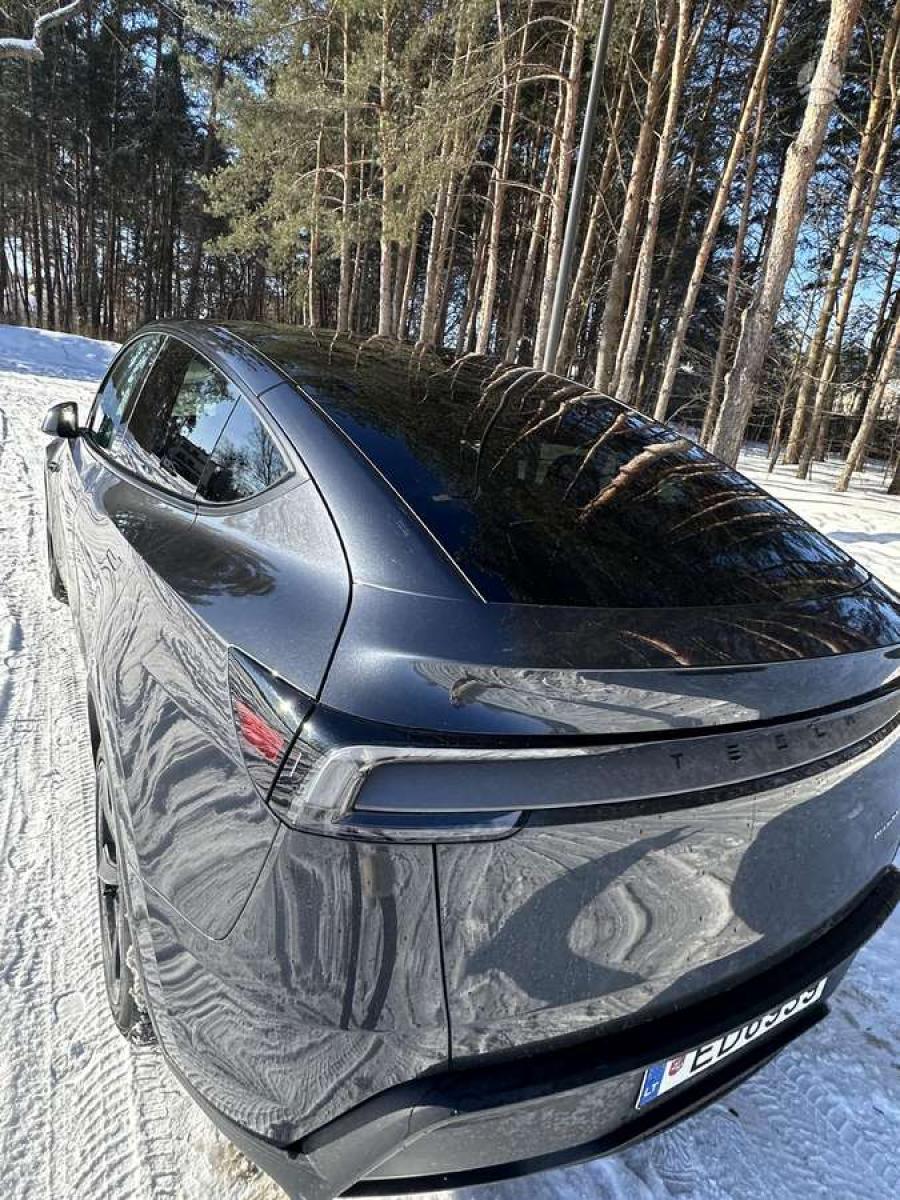 Pelēks Tesla Model Y 2025 Kauņa, ar dzinēja tilpumu 0.00 L un nobraukumu 21 tūkst. km par 48900 €, foto 1 vietnē AUTOMOTO.COM.LV