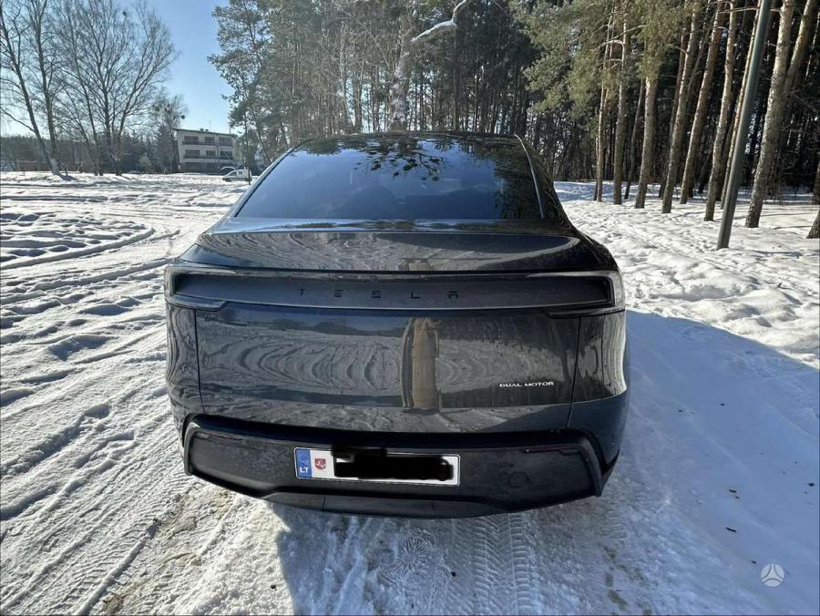 Pelēks Tesla Model Y 2025 Kauņa, ar dzinēja tilpumu 0.00 L un nobraukumu 21 tūkst. km par 48900 €, foto 3 vietnē AUTOMOTO.COM.LV