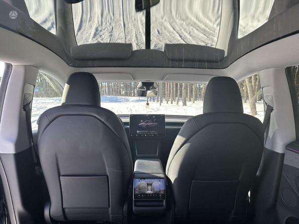 Grey Tesla Model Y 2025 in Kaunas, with an engine capacity of 0.00 L and mileage of 21 thousand km for 48900 €, photo 11 on AUTOMOTO.COM.LV