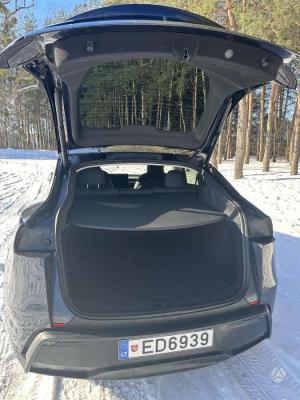 Pelēks Tesla Model Y 2025 Kauņa, ar dzinēja tilpumu 0.00 L un nobraukumu 21 tūkst. km par 48900 €, foto 19 vietnē AUTOMOTO.COM.LV