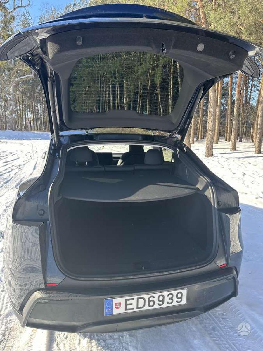 Pelēks Tesla Model Y 2025 Kauņa, ar dzinēja tilpumu 0.00 L un nobraukumu 21 tūkst. km par 48900 €, foto 19 vietnē AUTOMOTO.COM.LV