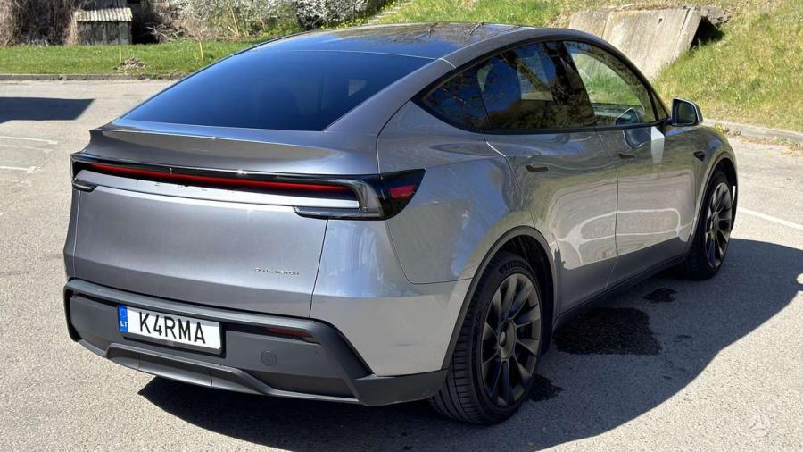 Grey Tesla Model Y 2025 in Jonava, with an engine capacity of 0.00 L and mileage of 25 thousand km for 51000 €, photo 8 on AUTOMOTO.COM.LV