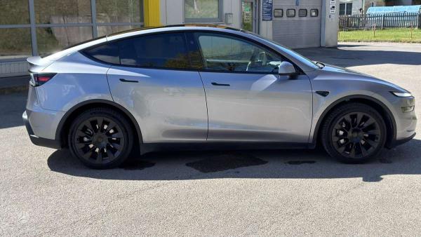 Grey Tesla Model Y 2025 in Jonava, with an engine capacity of 0.00 L and mileage of 25 thousand km for 51000 €, photo 8 on AUTOMOTO.COM.LV