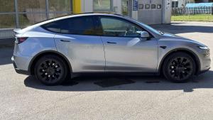 Grey Tesla Model Y 2025 in Jonava, with an engine capacity of 0.00 L and mileage of 25 thousand km for 51000 €, photo 9 on AUTOMOTO.COM.LV