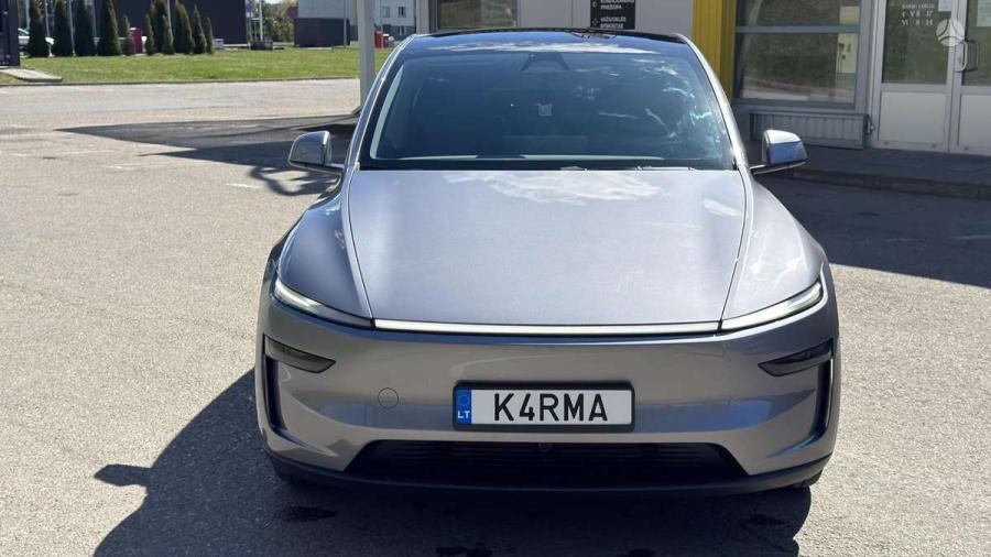Grey Tesla Model Y 2025 in Jonava, with an engine capacity of 0.00 L and mileage of 25 thousand km for 51000 €, photo 11 on AUTOMOTO.COM.LV
