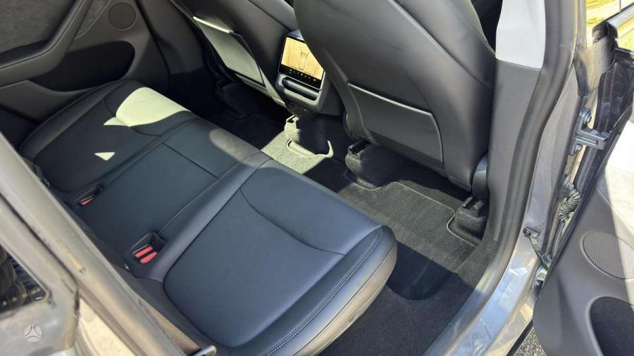 Grey Tesla Model Y 2025 in Jonava, with an engine capacity of 0.00 L and mileage of 25 thousand km for 51000 €, photo 14 on AUTOMOTO.COM.LV