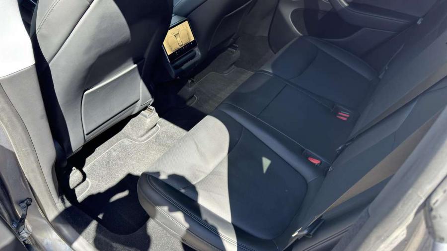 Grey Tesla Model Y 2025 in Jonava, with an engine capacity of 0.00 L and mileage of 25 thousand km for 51000 €, photo 16 on AUTOMOTO.COM.LV