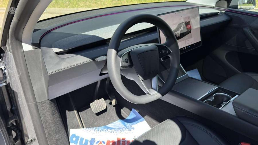 Grey Tesla Model Y 2025 in Jonava, with an engine capacity of 0.00 L and mileage of 25 thousand km for 51000 €, photo 17 on AUTOMOTO.COM.LV
