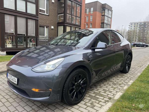 Pelēks Tesla Model Y 2023 Viļņa, ar dzinēja tilpumu 0.00 L un nobraukumu 53 tūkst. km par 28500 €, foto 1 vietnē AUTOMOTO.COM.LV