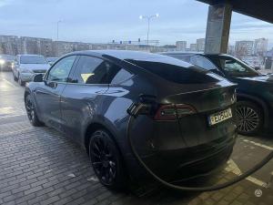 Pelēks Tesla Model Y 2023 Viļņa, ar dzinēja tilpumu 0.00 L un nobraukumu 53 tūkst. km par 28500 €, foto 2 vietnē AUTOMOTO.COM.LV