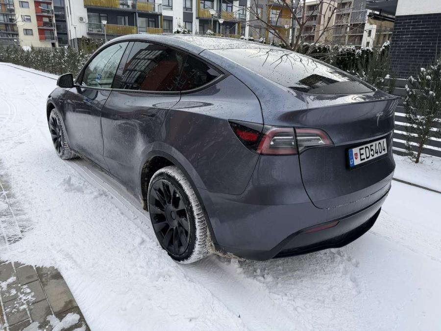 Pelēks Tesla Model Y 2023 Viļņa, ar dzinēja tilpumu 0.00 L un nobraukumu 53 tūkst. km par 28500 €, foto 3 vietnē AUTOMOTO.COM.LV