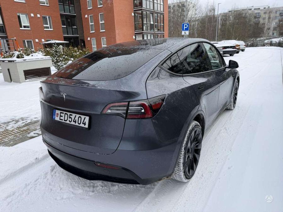 Pelēks Tesla Model Y 2023 Viļņa, ar dzinēja tilpumu 0.00 L un nobraukumu 53 tūkst. km par 28500 €, foto 4 vietnē AUTOMOTO.COM.LV