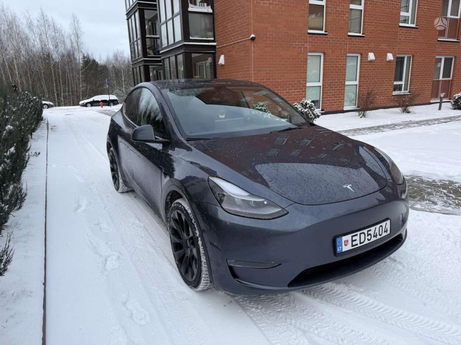 Pelēks Tesla Model Y 2023 Viļņa, ar dzinēja tilpumu 0.00 L un nobraukumu 53 tūkst. km par 28500 €, foto 5 vietnē AUTOMOTO.COM.LV