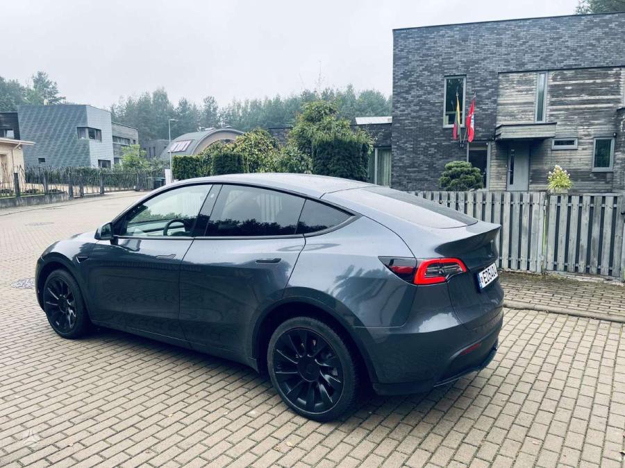Pelēks Tesla Model Y 2023 Viļņa, ar dzinēja tilpumu 0.00 L un nobraukumu 53 tūkst. km par 28500 €, foto 17 vietnē AUTOMOTO.COM.LV