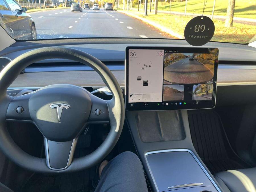 Pelēks Tesla Model Y 2023 Viļņa, ar dzinēja tilpumu 0.00 L un nobraukumu 53 tūkst. km par 28500 €, foto 20 vietnē AUTOMOTO.COM.LV