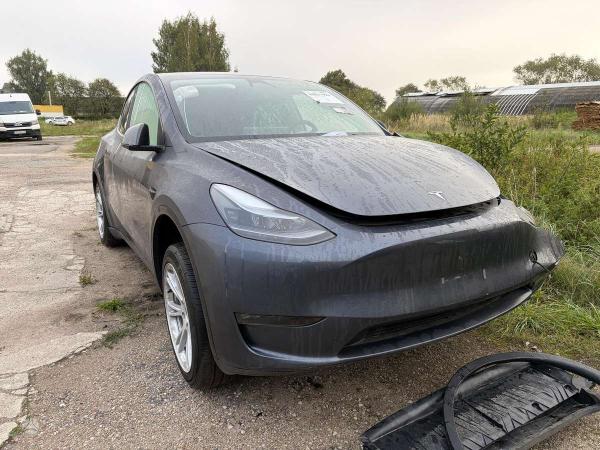 Pelēks Tesla Model Y 2023 Kauņa, ar dzinēja tilpumu 0.00 L un nobraukumu 43 tūkst. km par 15700 €, foto 1 vietnē AUTOMOTO.COM.LV