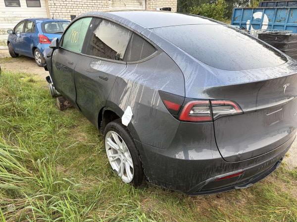 Pelēks Tesla Model Y 2023 Kauņa, ar dzinēja tilpumu 0.00 L un nobraukumu 43 tūkst. km par 15700 €, foto 4 vietnē AUTOMOTO.COM.LV