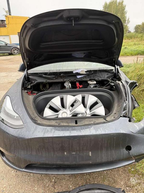 Pelēks Tesla Model Y 2023 Kauņa, ar dzinēja tilpumu 0.00 L un nobraukumu 43 tūkst. km par 15700 €, foto 6 vietnē AUTOMOTO.COM.LV