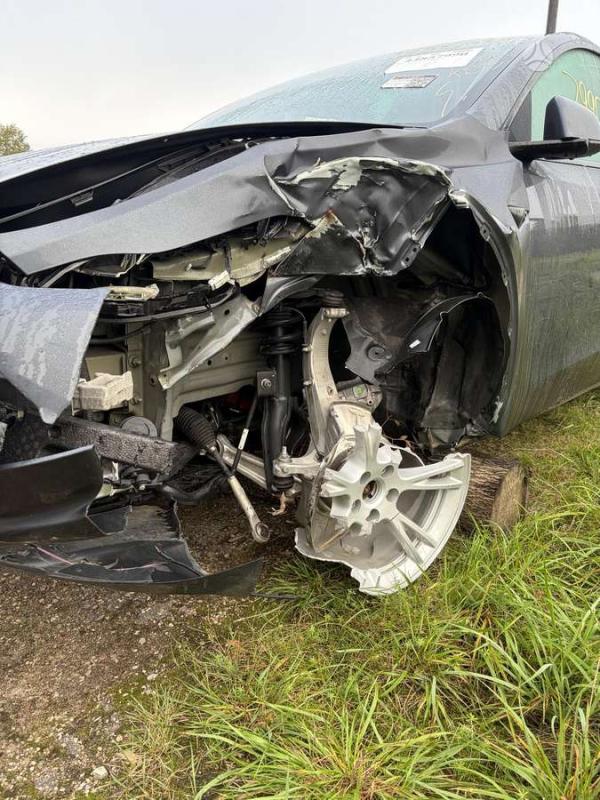 Pelēks Tesla Model Y 2023 Kauņa, ar dzinēja tilpumu 0.00 L un nobraukumu 43 tūkst. km par 15700 €, foto 7 vietnē AUTOMOTO.COM.LV