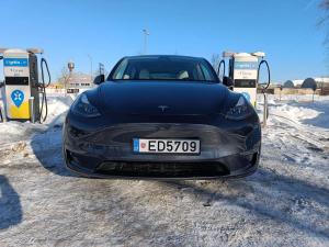 Grey Tesla Model Y 2023 in Mazeikiai, with an engine capacity of 0.00 L and mileage of 50 thousand km for 29800 €, photo 2 on AUTOMOTO.COM.LV