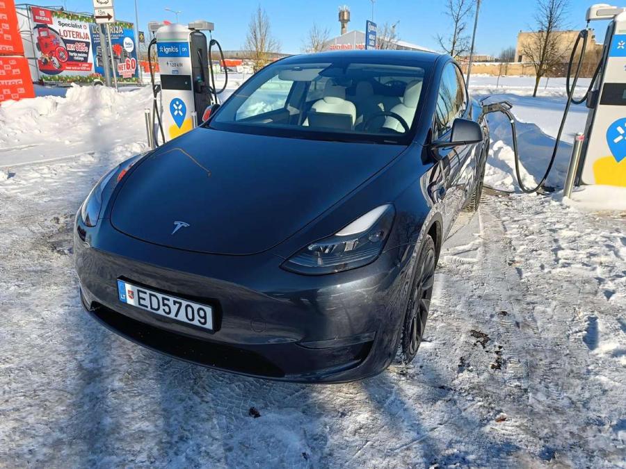 Grey Tesla Model Y 2023 in Mazeikiai, with an engine capacity of 0.00 L and mileage of 50 thousand km for 29800 €, photo 7 on AUTOMOTO.COM.LV