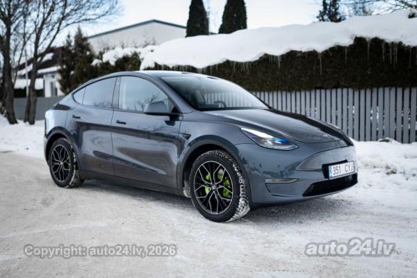Pelēks Tesla Model Y 2023 Tallina, ar dzinēja tilpumu 0.00 L un nobraukumu 55 tūkst. km par 32000 €, foto 1 vietnē AUTOMOTO.COM.LV