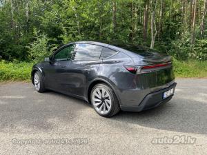 Grey Tesla Model Y 2025 in Tallinn, with an engine capacity of 0.00 L and mileage of 27 thousand km for 54900 €, photo 5 on AUTOMOTO.COM.LV